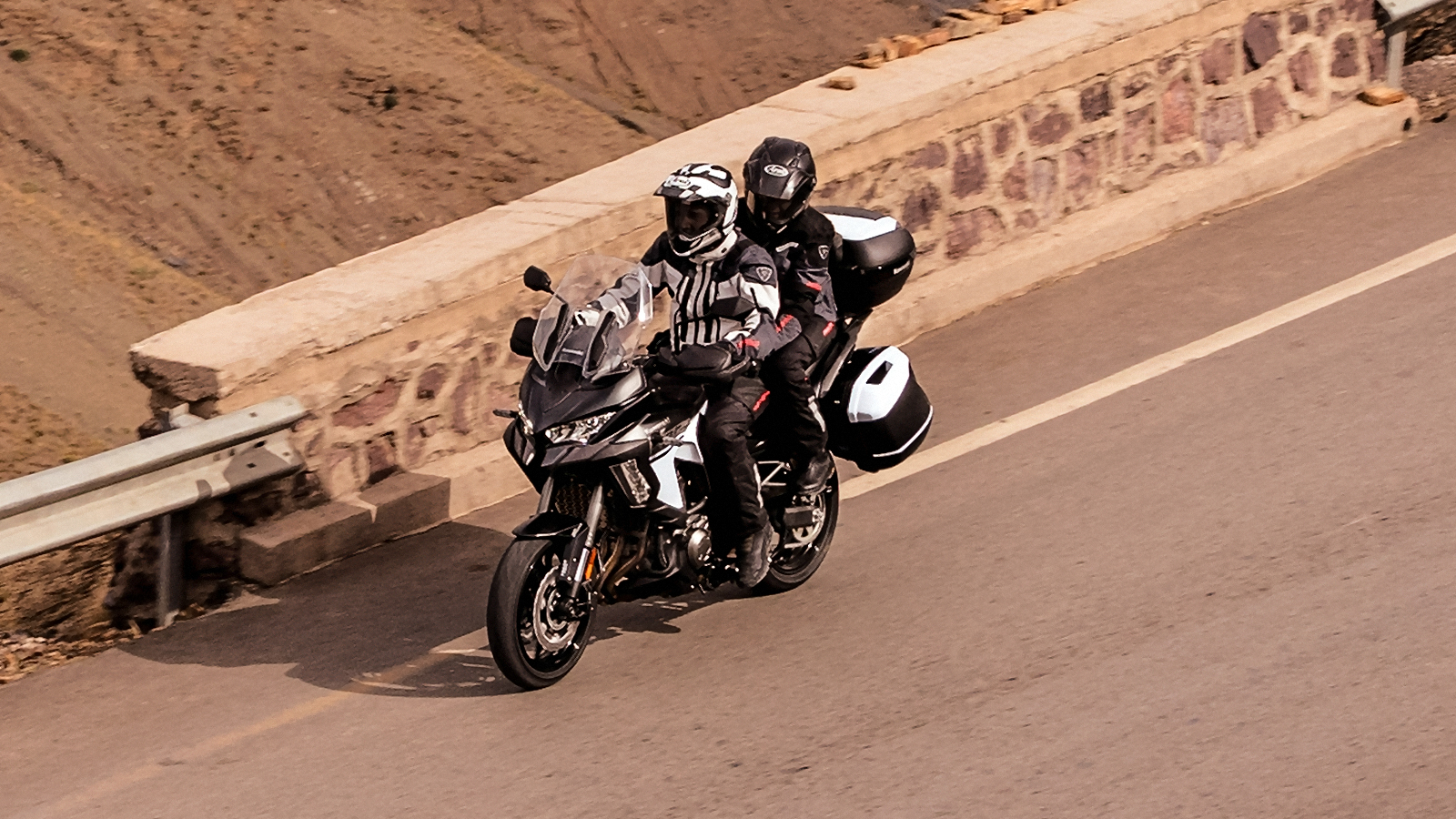 Kawasaki Versys 1000 SE 2025, Philippines Price, Specs & Official ...